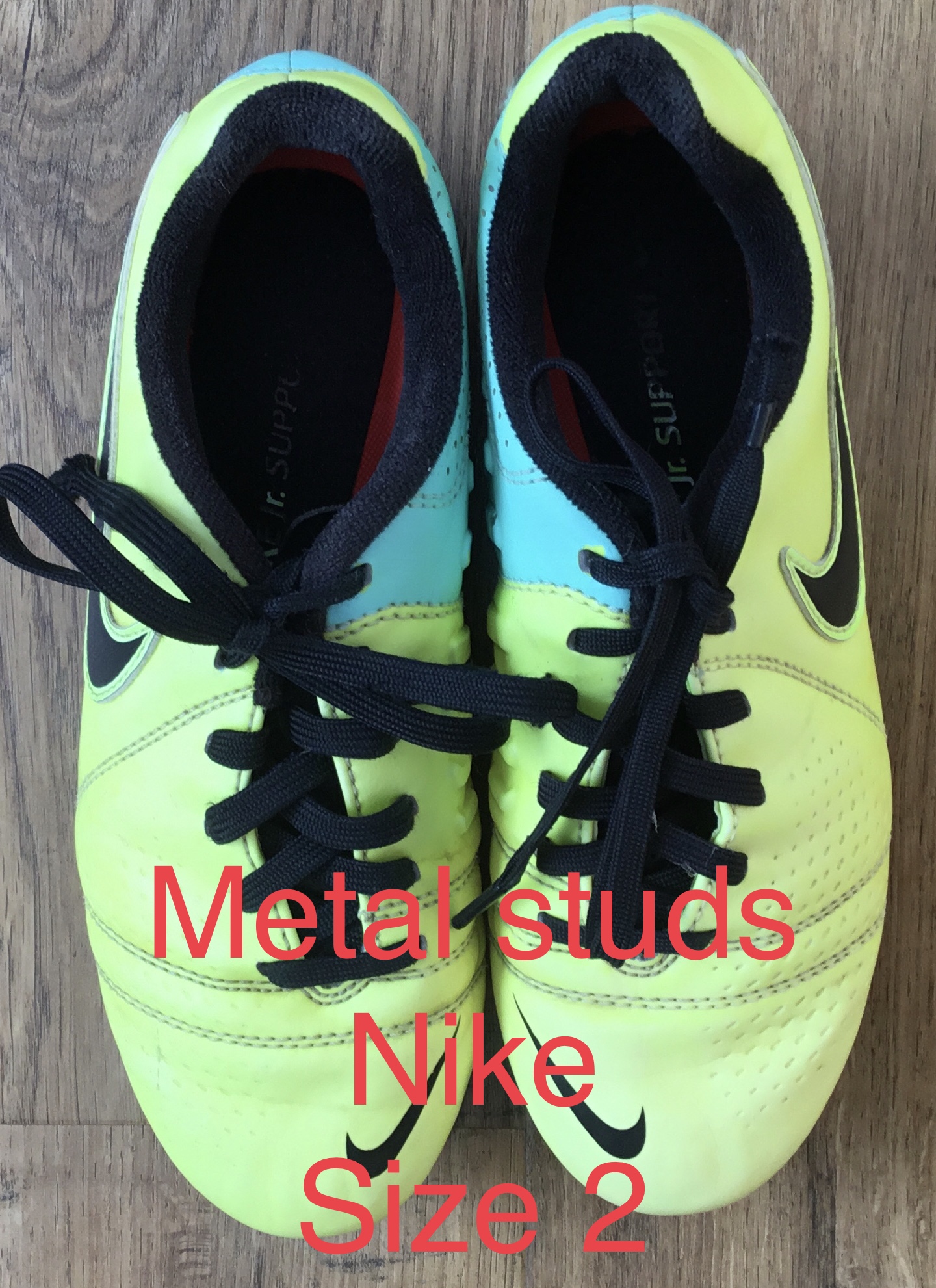 Nike (metal studs)